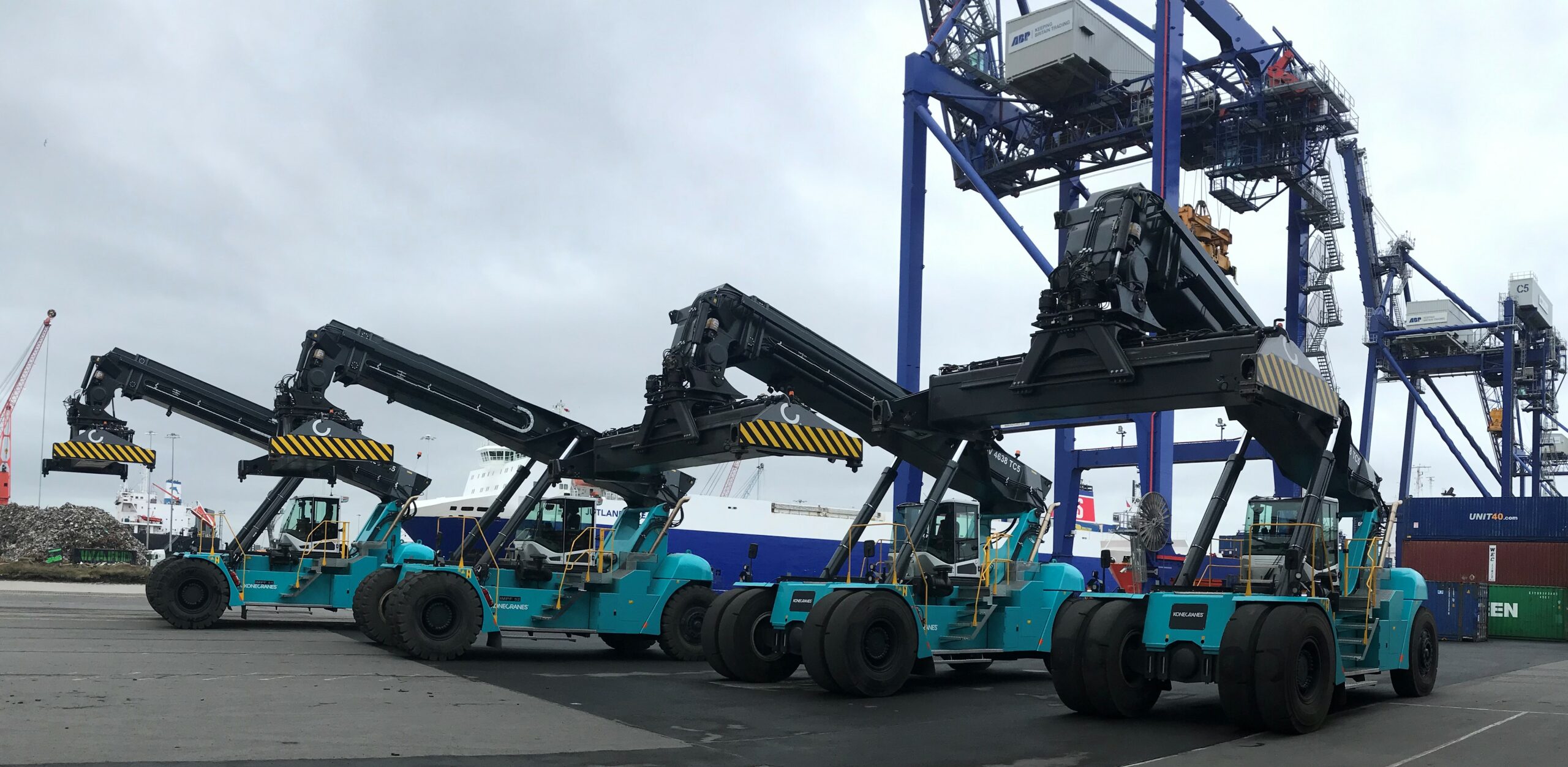 HVO powered reach stackers at ABP's Port of Immingham - British Ports ...